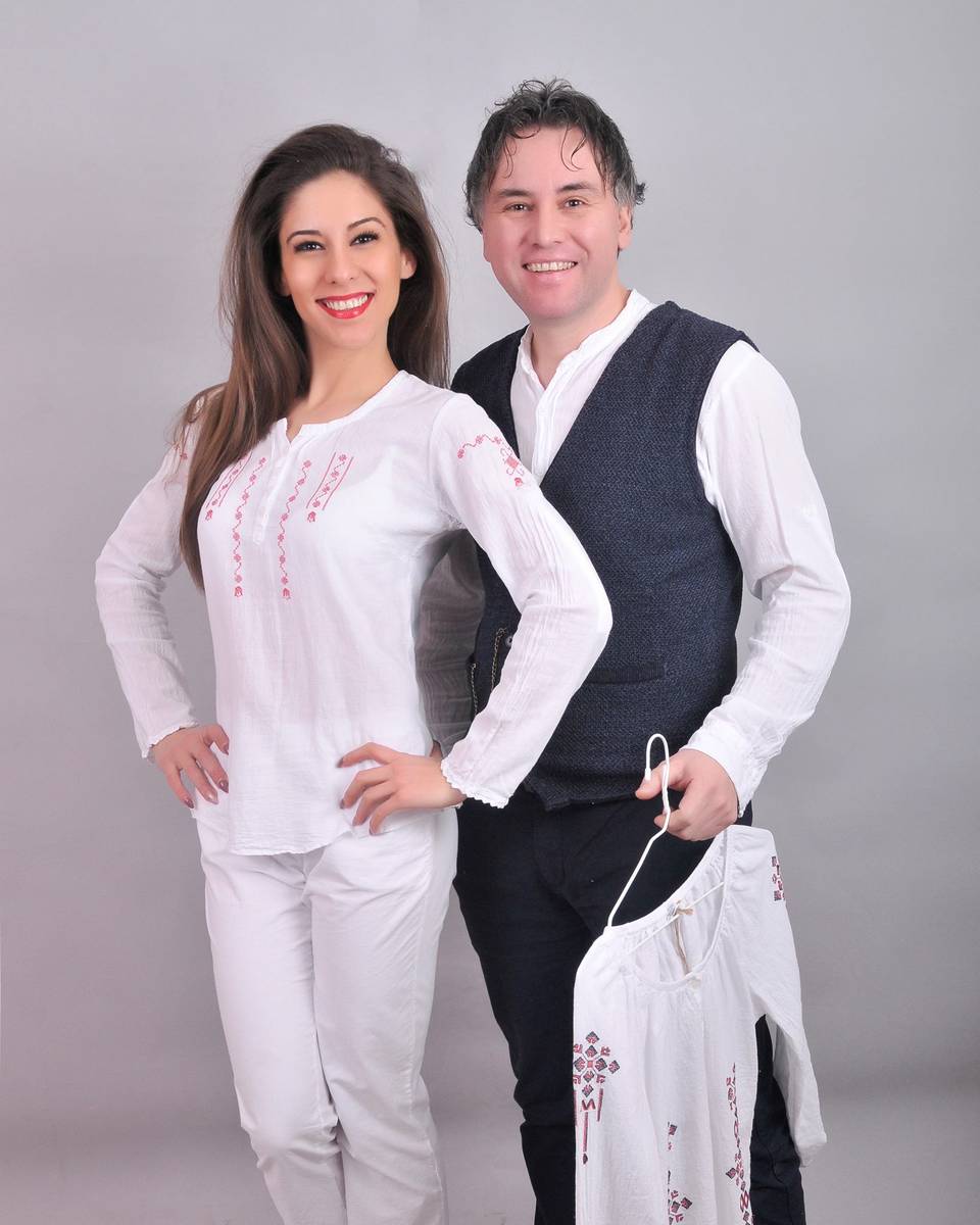 Янтра ДНЕС live | Кенарени ризи с български шевици на наш дизайнер ...