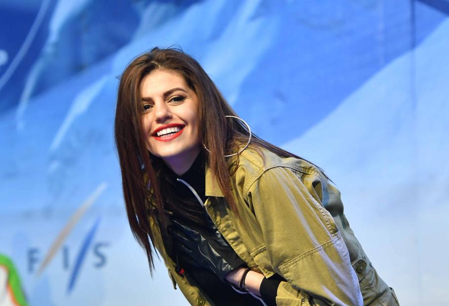 Янтра ДНЕС live | Михаела Филева ще пее на празника на СУ „Вела Благоева“