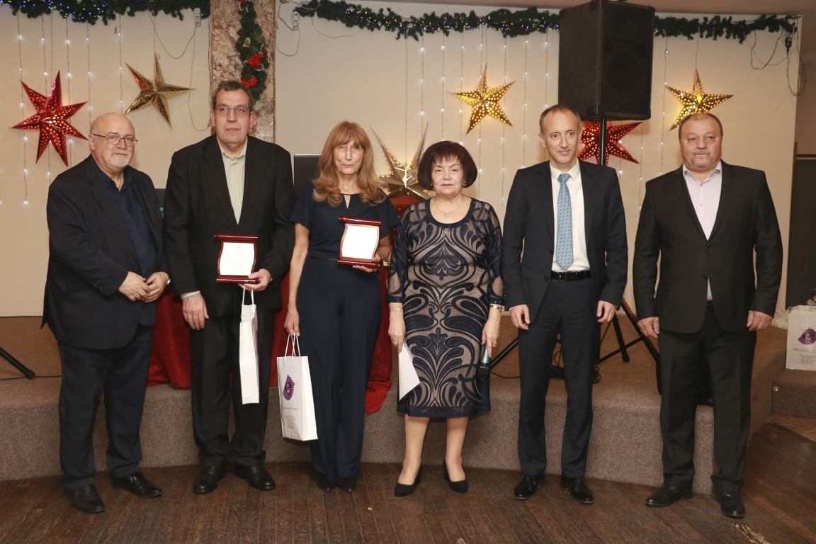 Янтра ДНЕС Live Пенка Игнатова с награда от Синдиката на българските учители