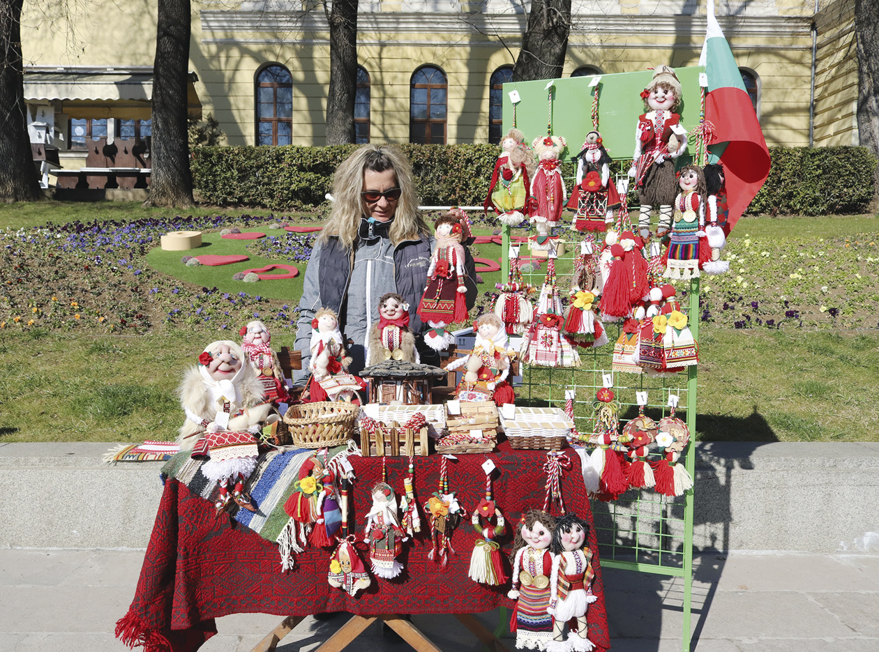 Янтра ДНЕС live | Мартеници за засяване са тазгодишният хит на пазара