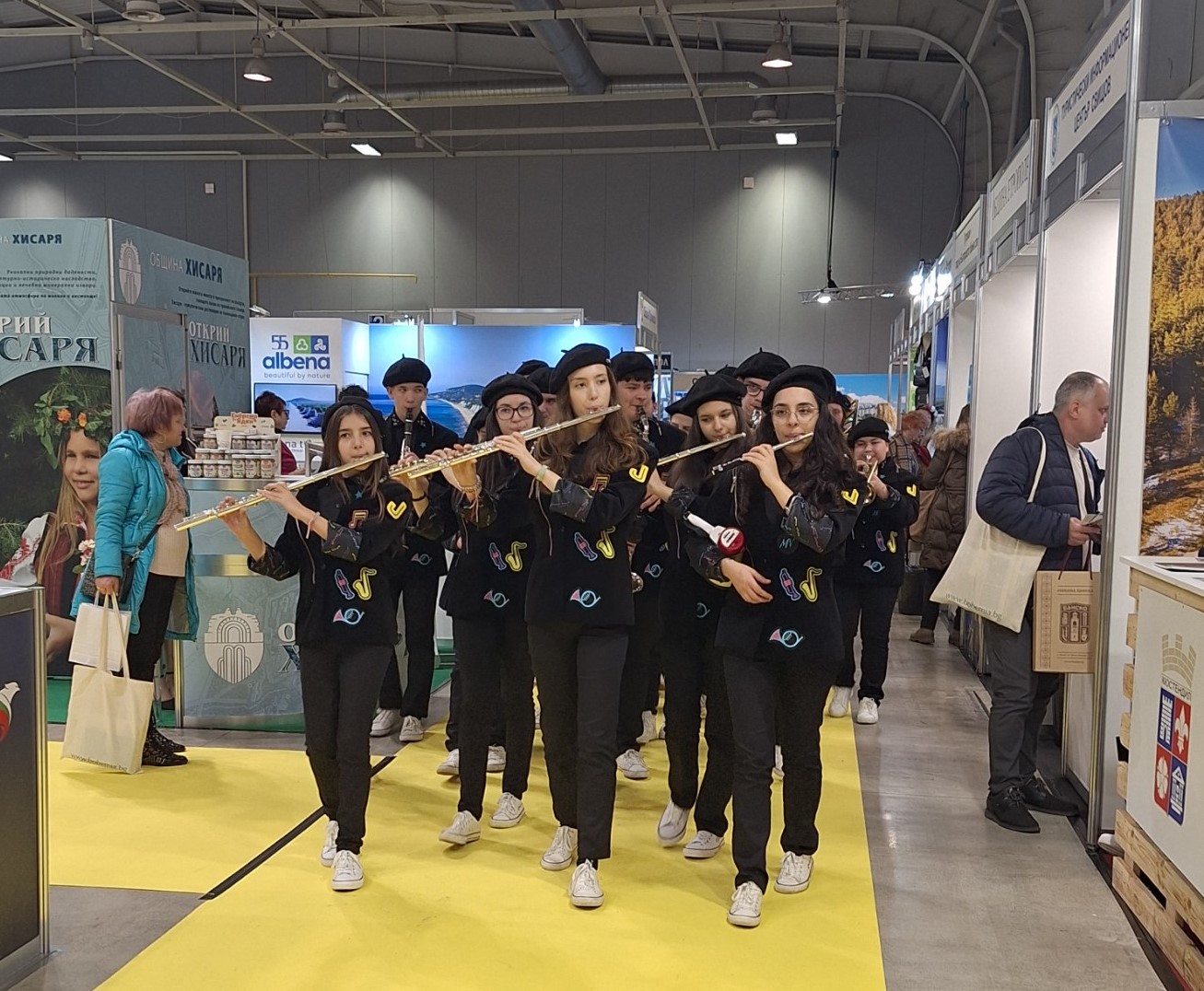 Янтра ДНЕС live | Junior Band откриха щанда на Велико Търново и най ...