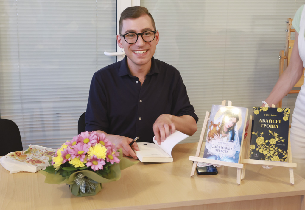 Янтра ДНЕС live | Младият автор Боян Боев зарадва почитателите си във ...